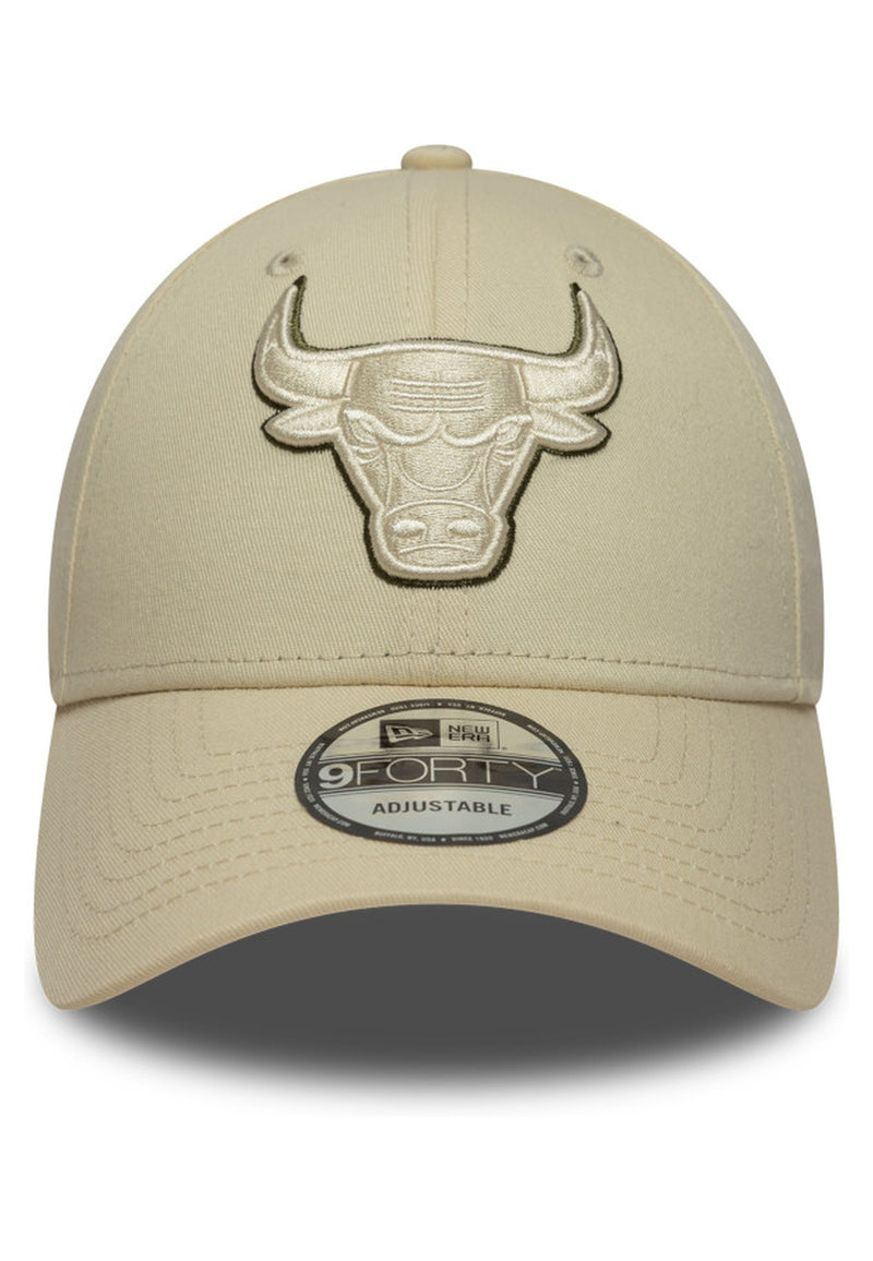 GORRA NEW ERA BEIGE BULLS TEAM OULTINE 9FORTY CHIBUL